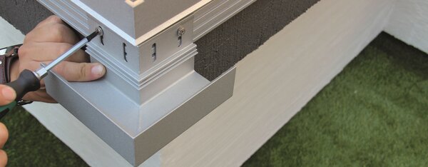 Edge balcony gutter systems